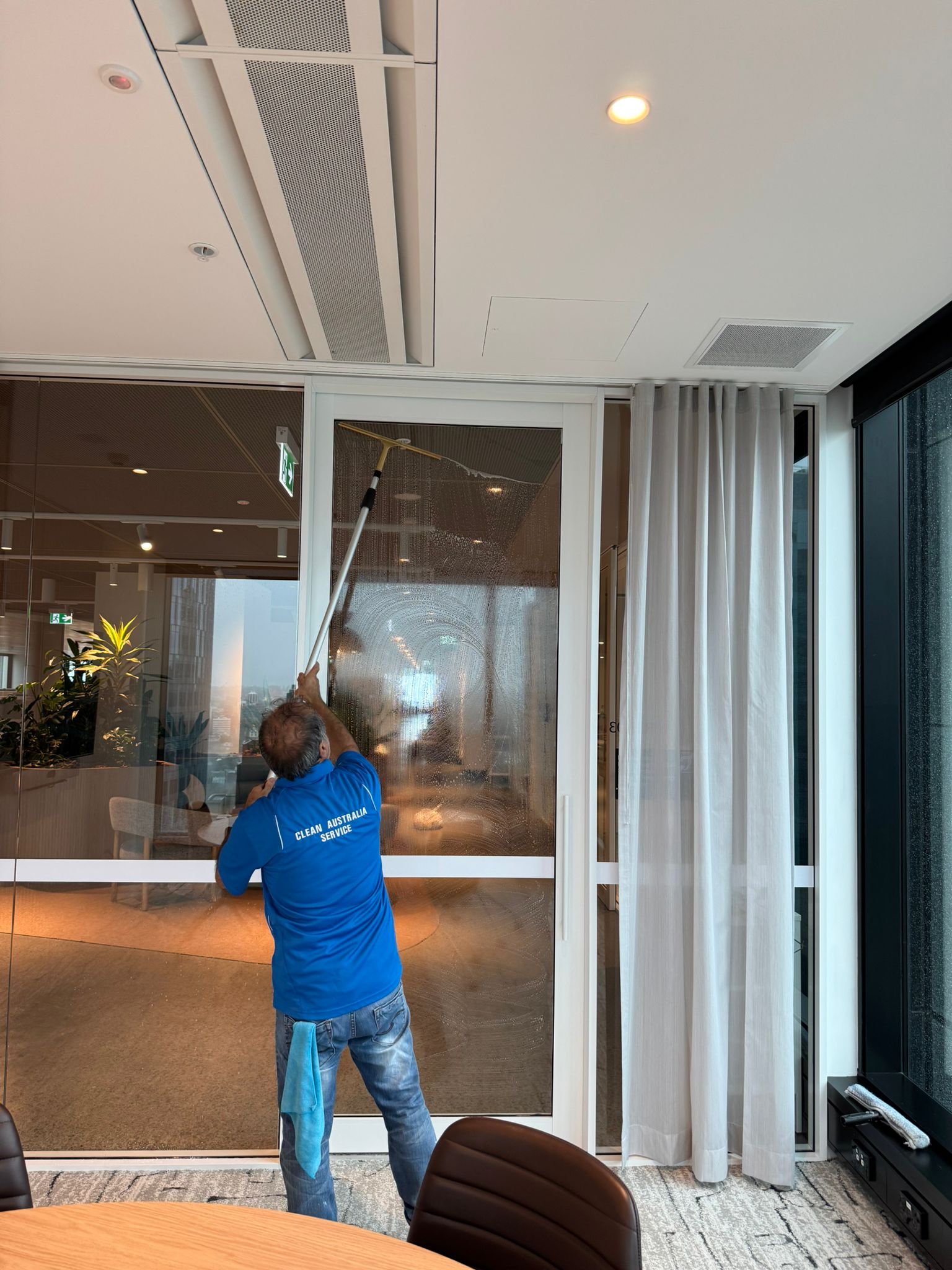What Should Be on Your Daily Office Cleaning Checklist?